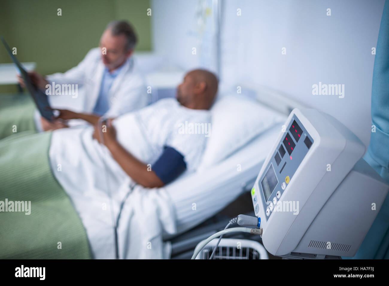 Patient monitoring machine in ward Stock Photo - Alamy