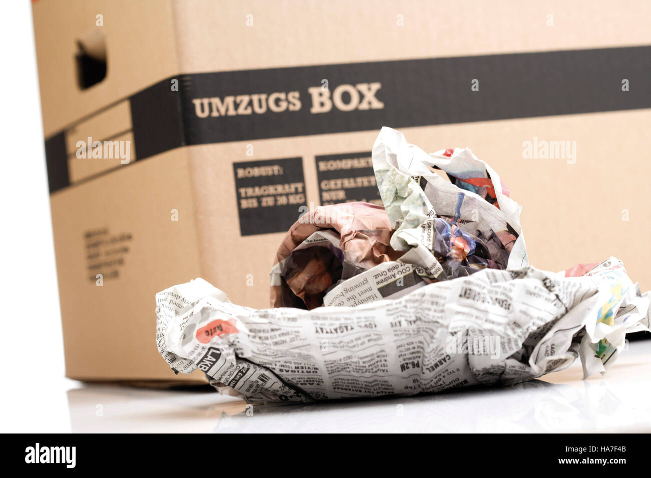 Moving box and packed household effects Stock Photo - Alamy