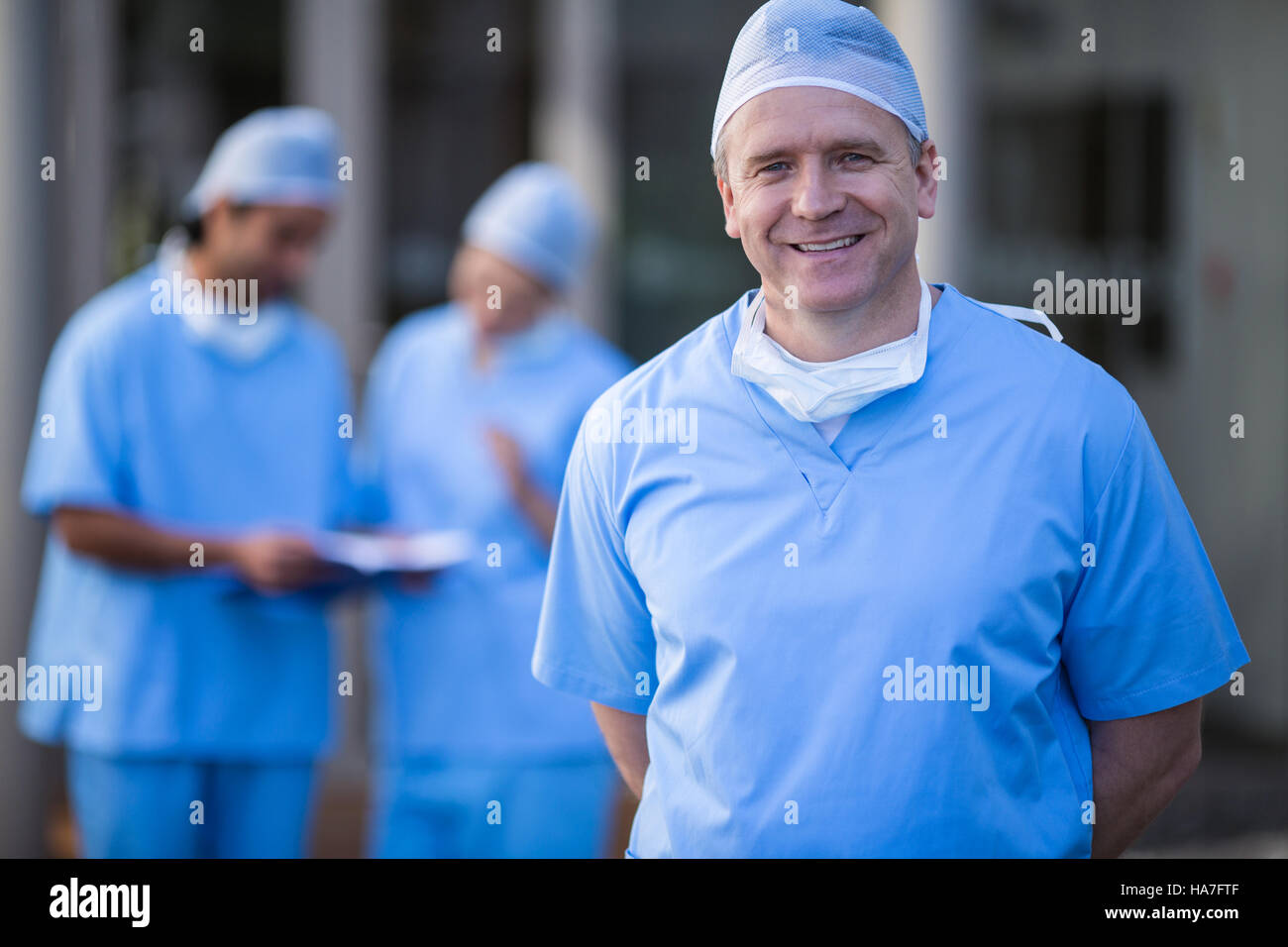 Portrait of male surgeon smiling at camera Stock Photo - Alamy