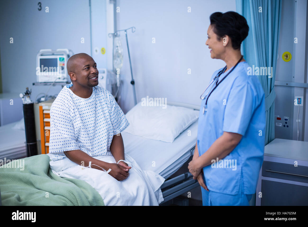 Nurse interacting with patient during visit Stock Photo - Alamy