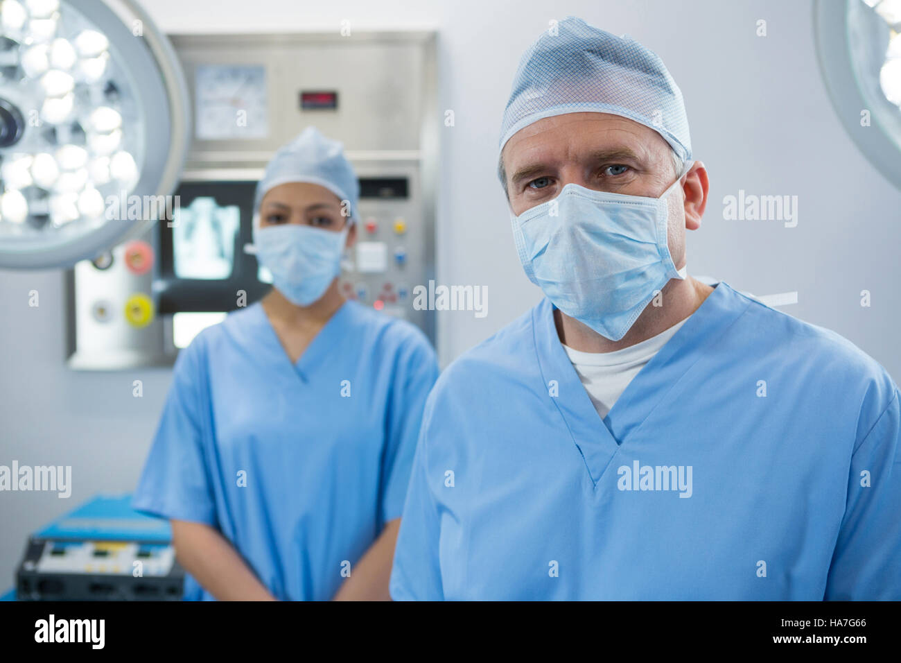 Portrait of surgeons wearing surgical mask Stock Photo - Alamy
