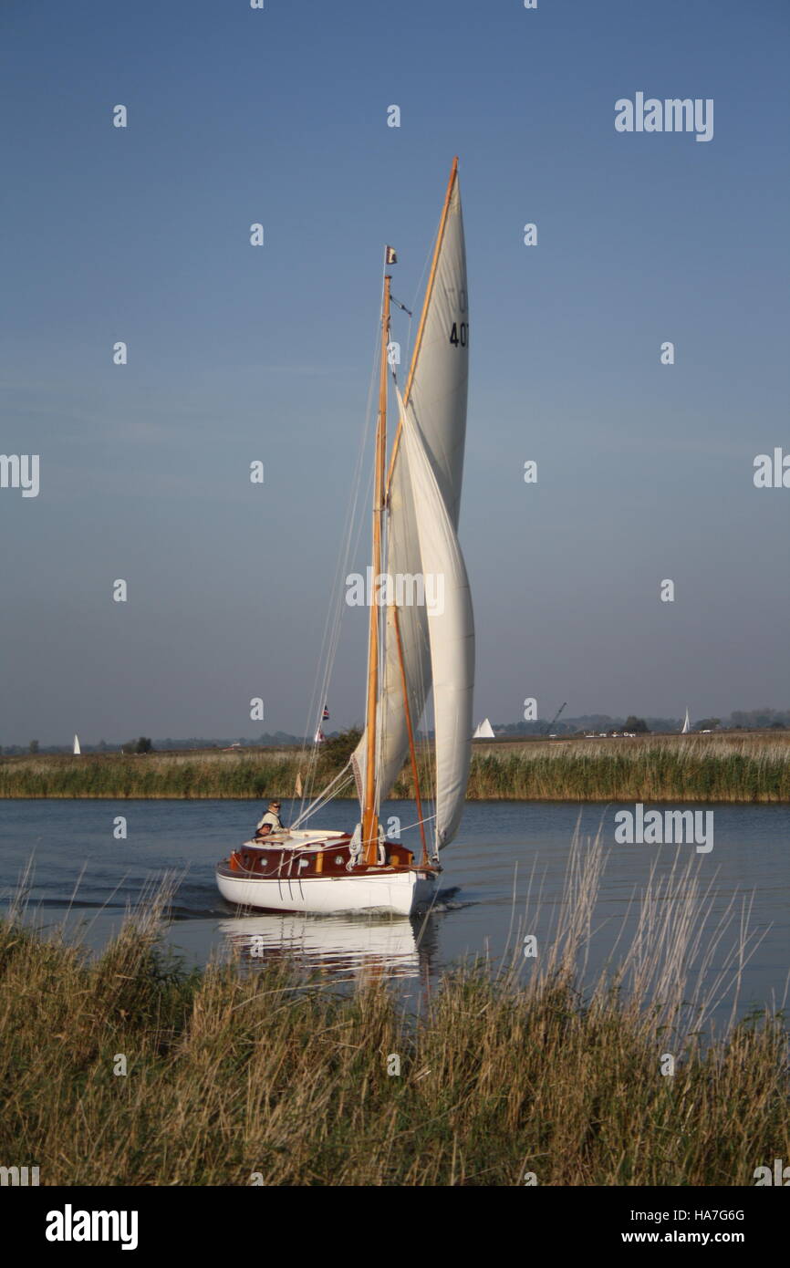 Norfolk broads sailing hi-res stock photography and images - Alamy