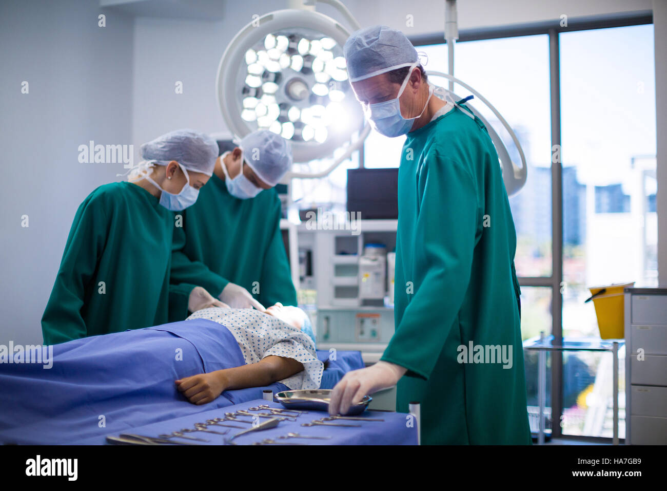 Surgeons performing operation in operation room Stock Photo - Alamy