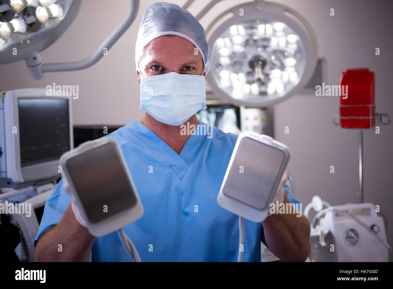 Defibrillator pads hi-res stock photography and images - Alamy