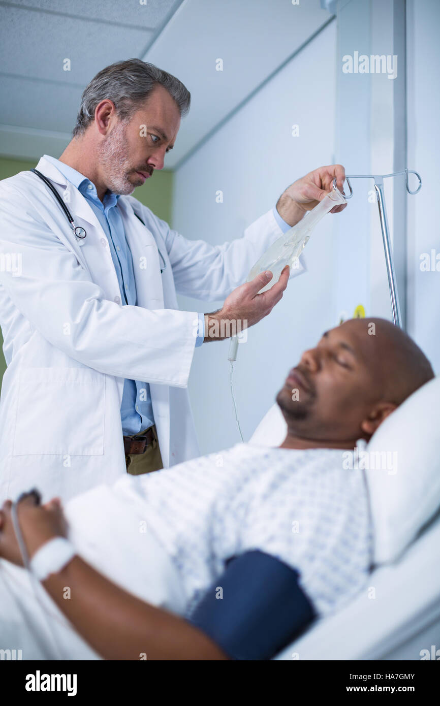 Male patient resting in ward Stock Photo - Alamy