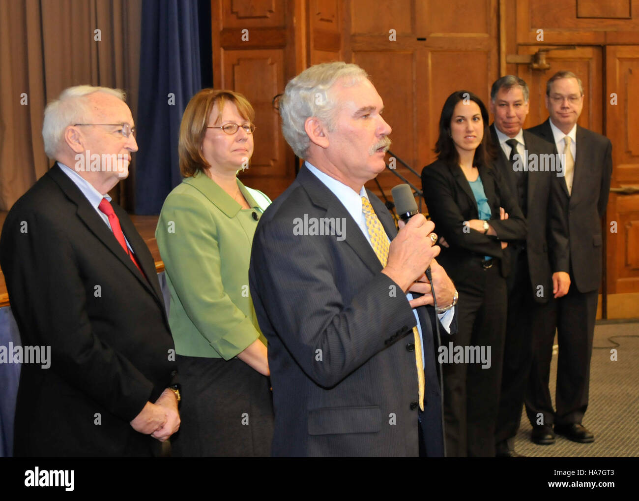 Secretary Tom Vilsack leads discussions at the USDA on cultural ...