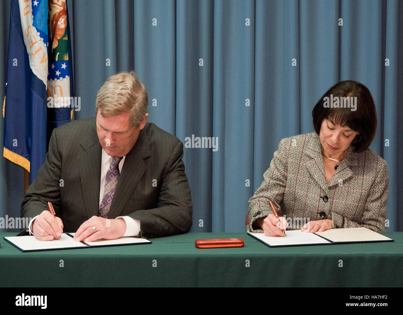 Secretary Tom Vilsack participates in a partnership signing ceremony ...