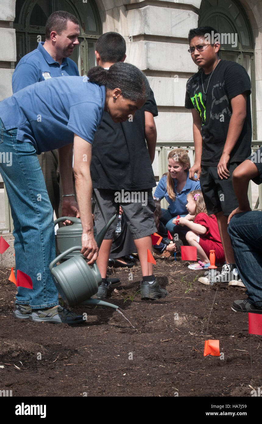 Community relations service hi-res stock photography and images - Alamy