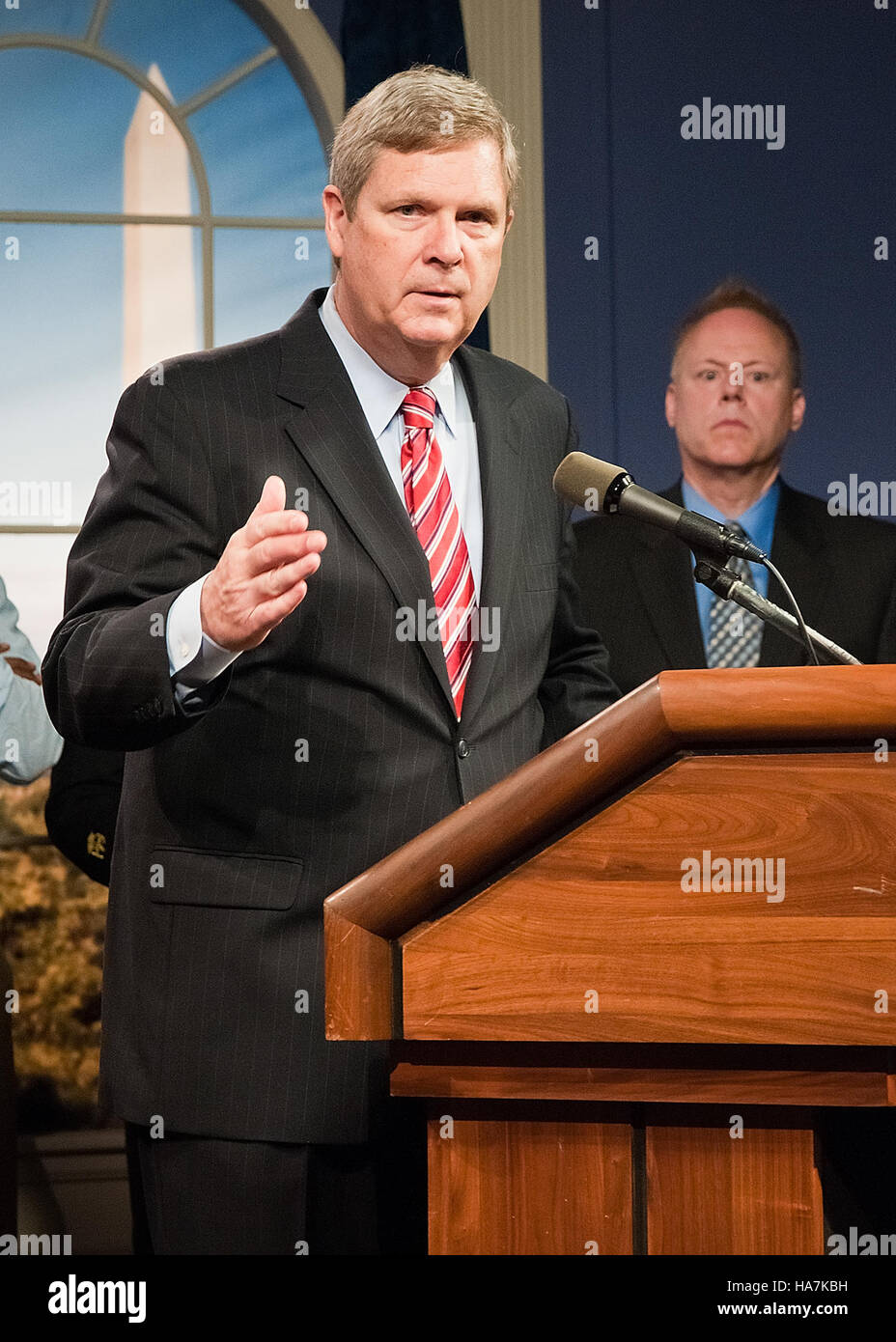 Secretary Tom Vilsack and Dr. Robert Post of USDA launch a new food ...