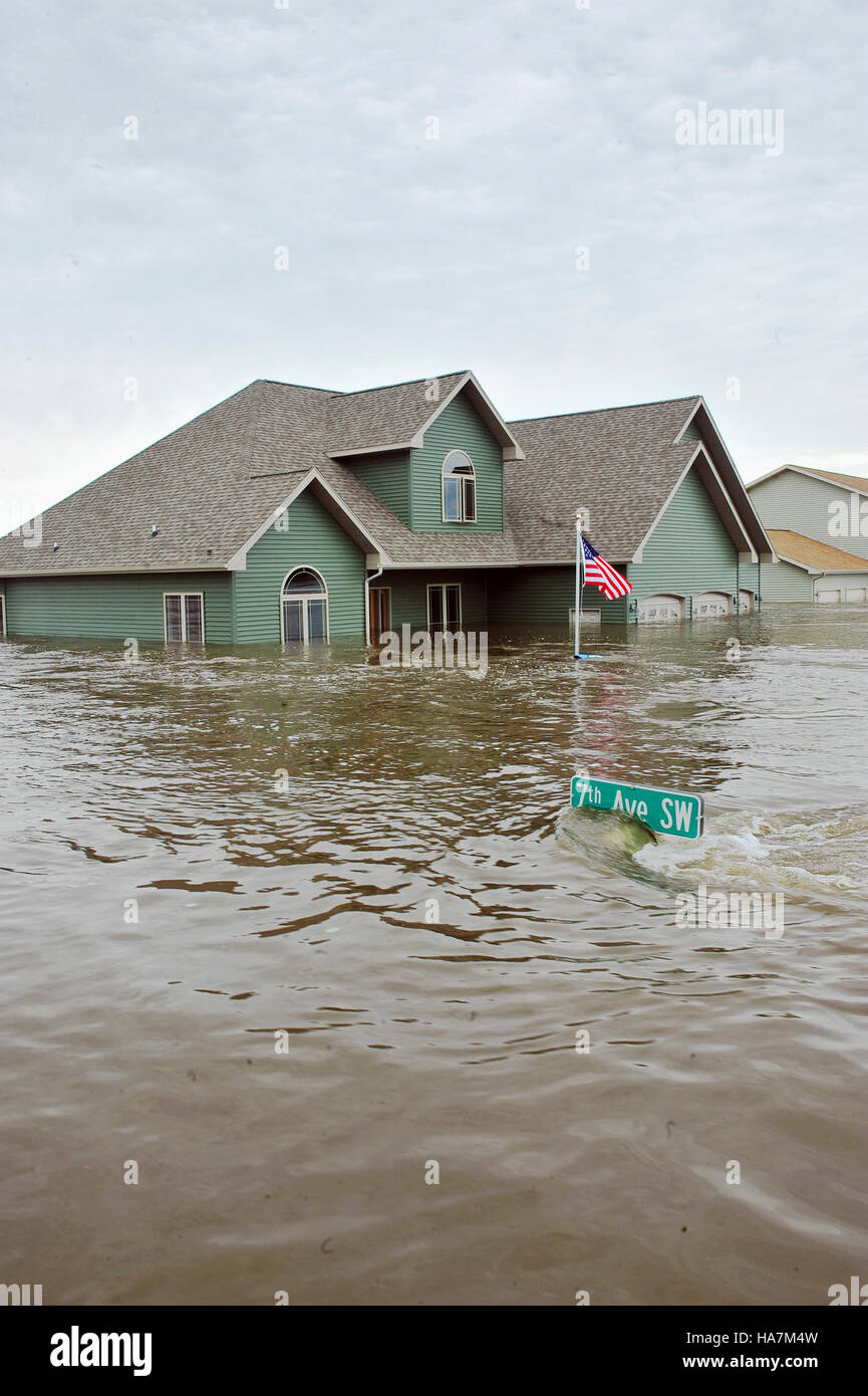 The 2011 Minot flood in North Dakota, caused by the Souris River, led ...