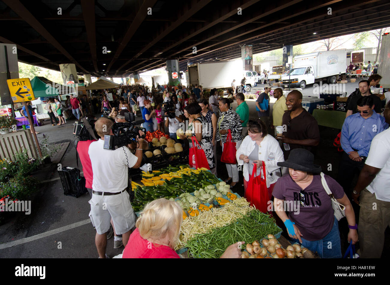 The USDA celebrated the 35th anniversary of the Baltimore Farmers ...
