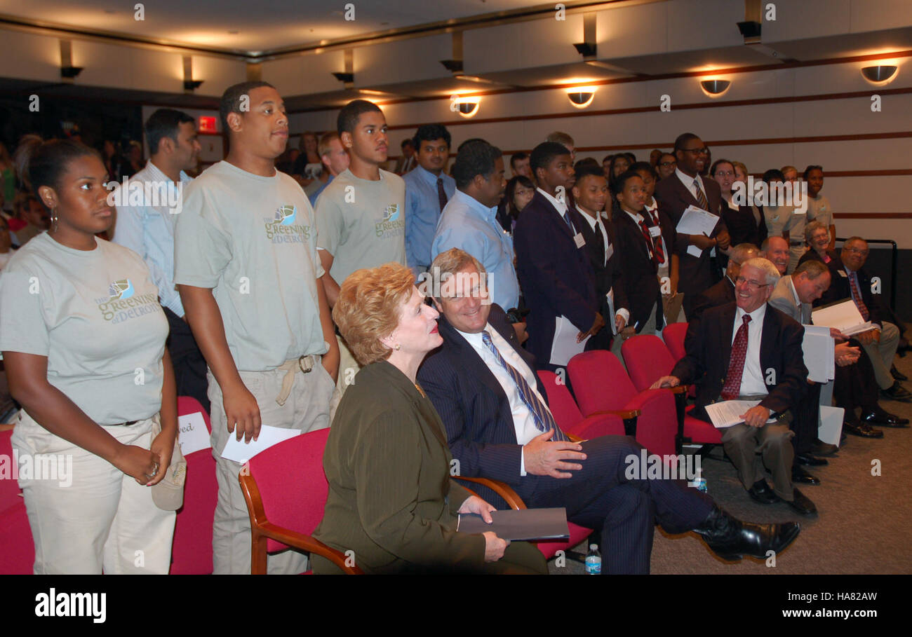 U.S. Secretary of Agriculture Tom Vilsack meets with Michigan corn ...