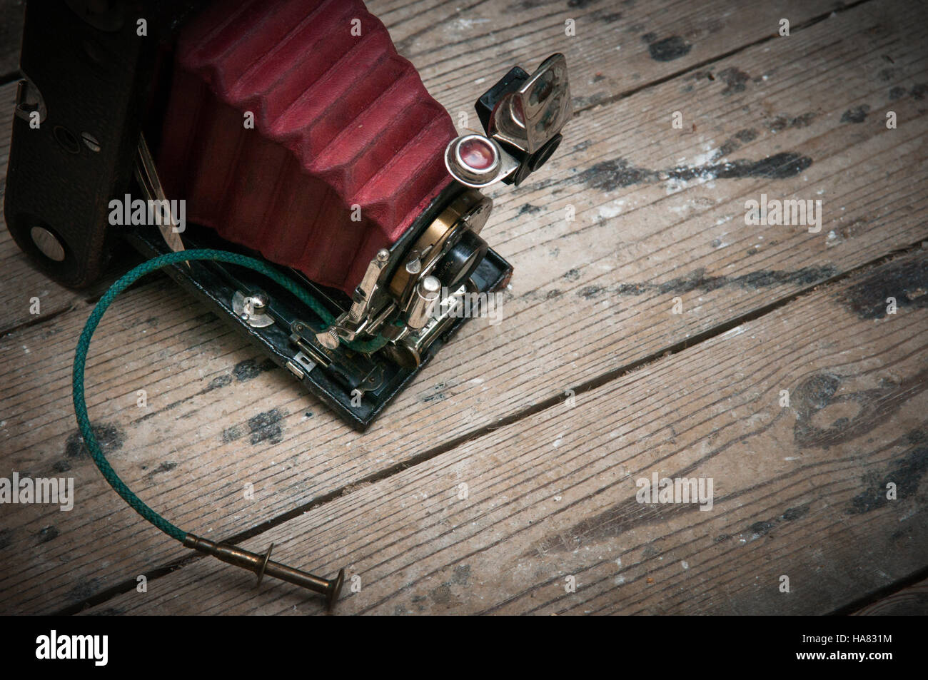 Retro vintage style camera with old fashioned shutter Stock Photo - Alamy