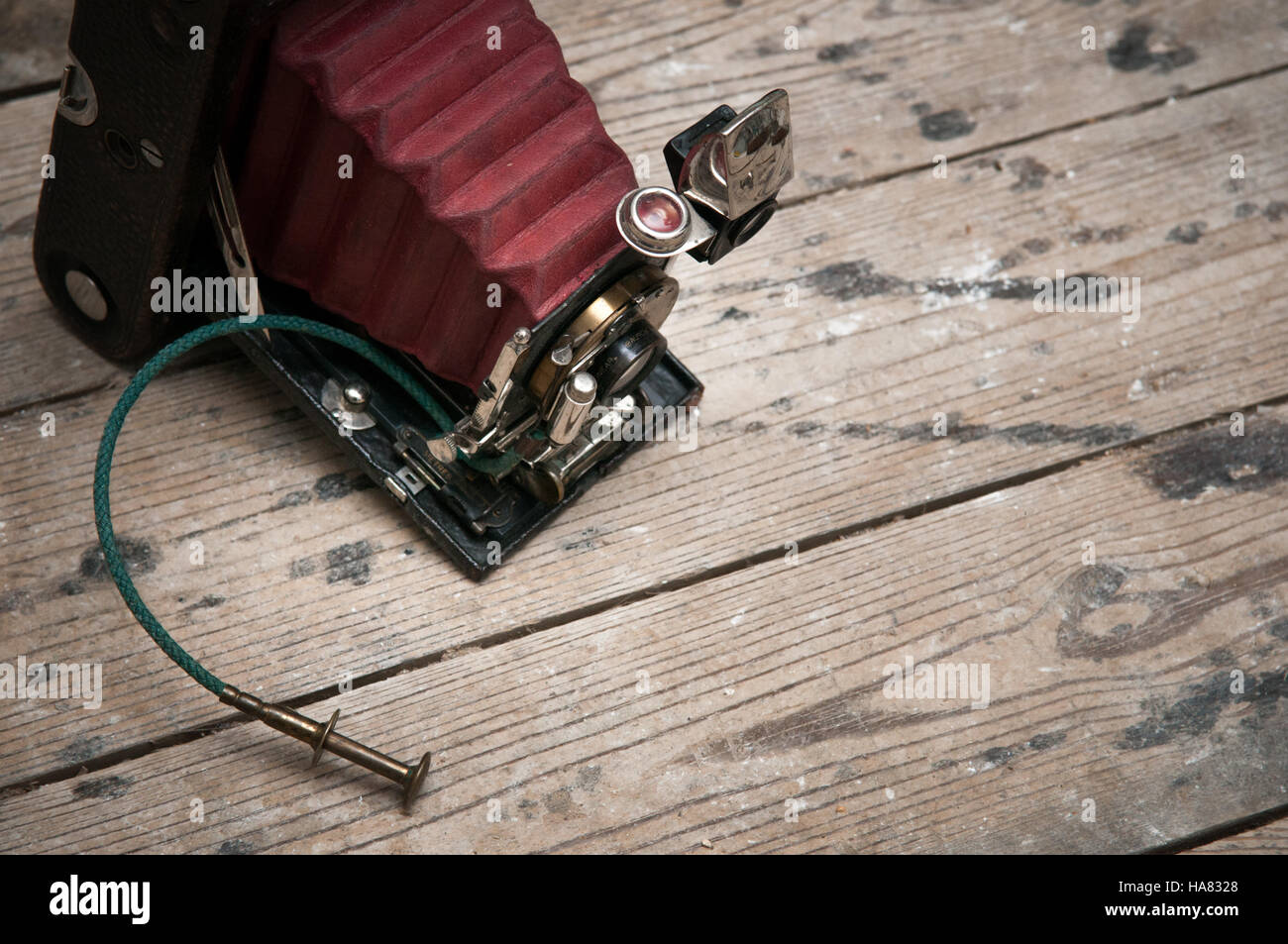Retro vintage style camera with old fashioned shutter Stock Photo - Alamy