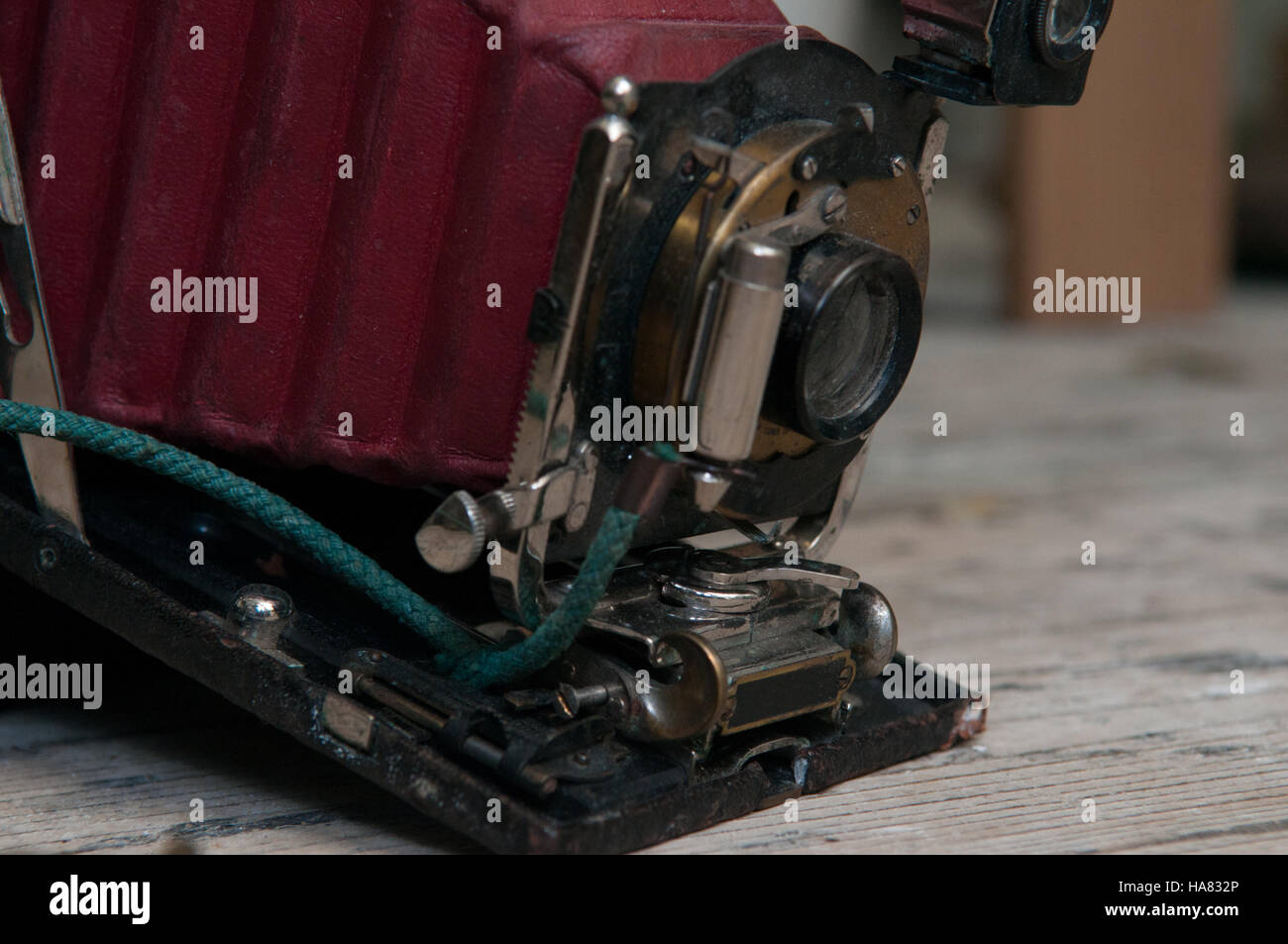 Retro vintage style camera with old fashioned shutter Stock Photo - Alamy