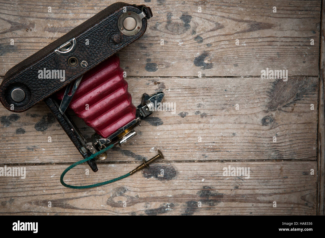 Retro vintage style camera with old fashioned shutter Stock Photo - Alamy