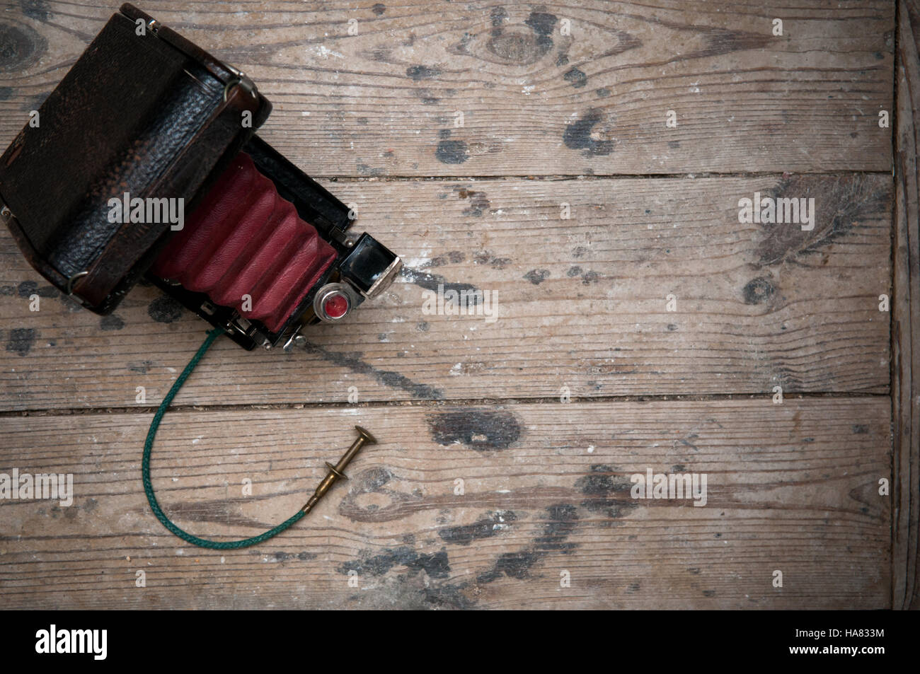 Retro vintage style camera with old fashioned shutter Stock Photo - Alamy