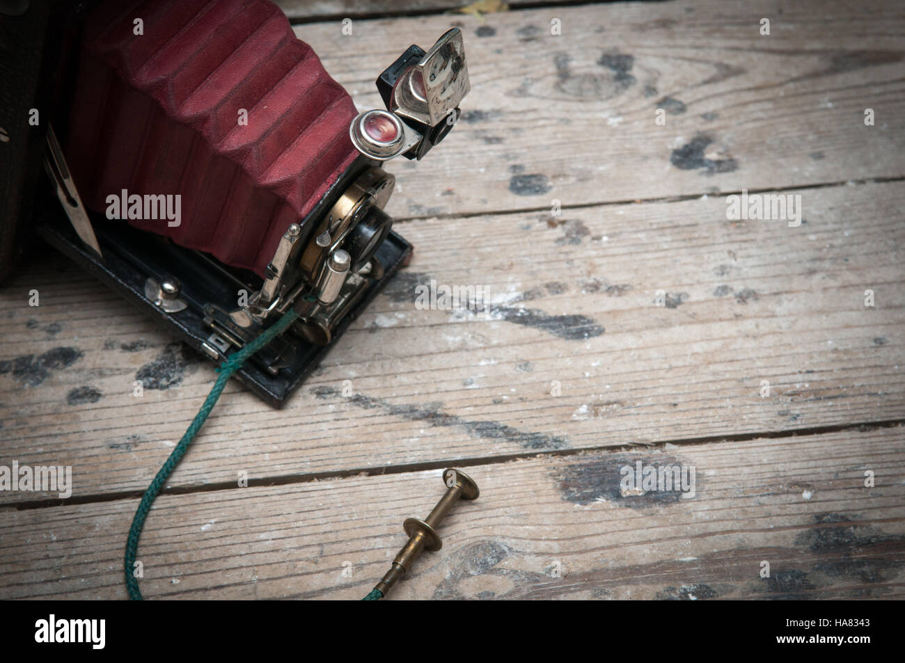 Retro vintage style camera with old fashioned shutter Stock Photo - Alamy