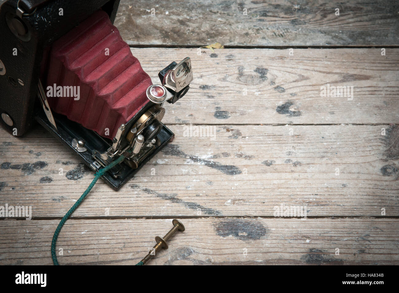Retro vintage style camera with old fashioned shutter Stock Photo - Alamy