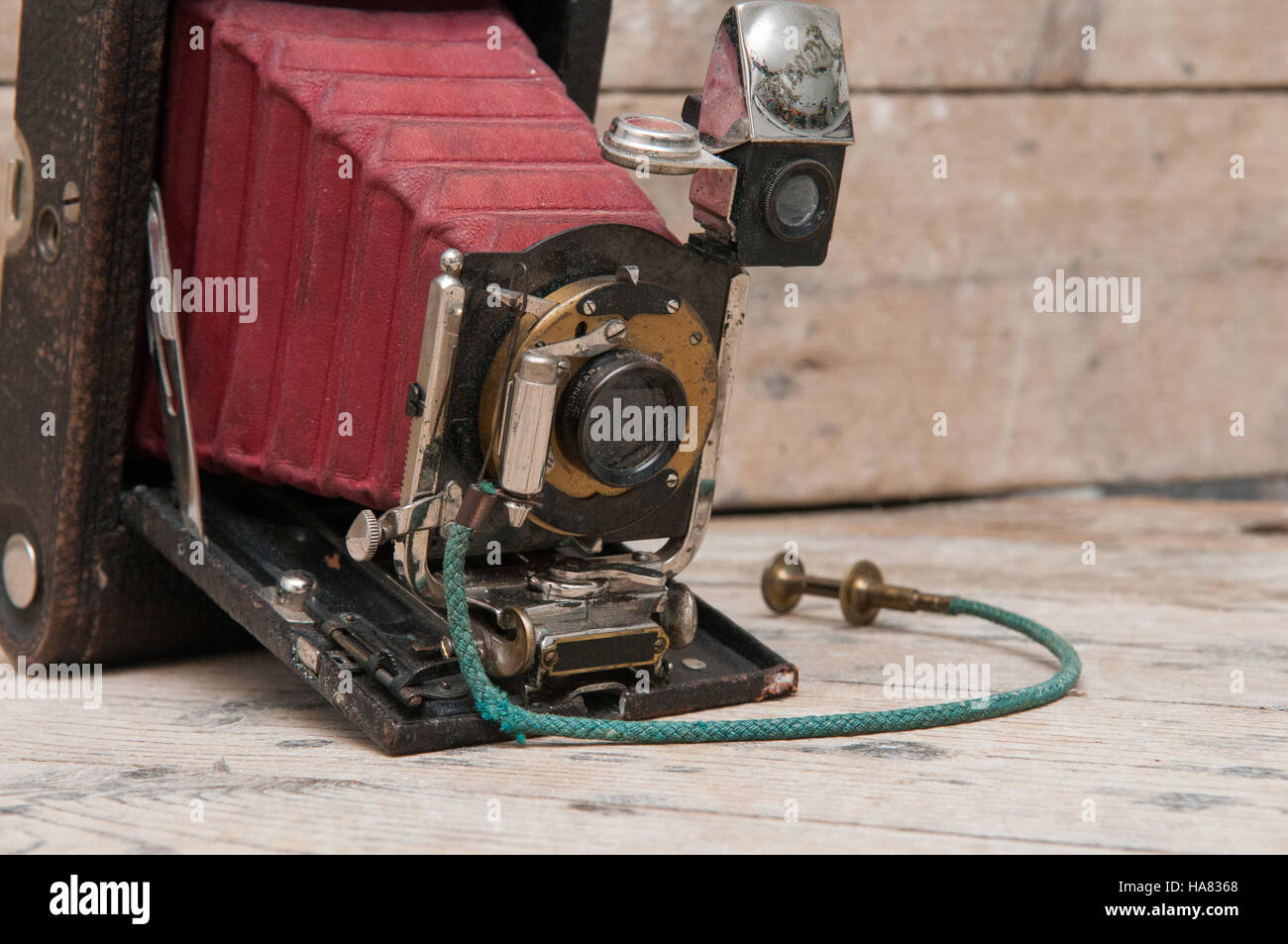 Retro vintage style camera with old fashioned shutter Stock Photo - Alamy