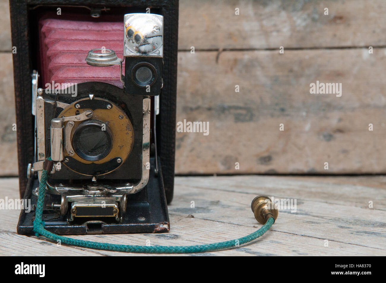 Retro vintage style camera with old fashioned shutter Stock Photo - Alamy