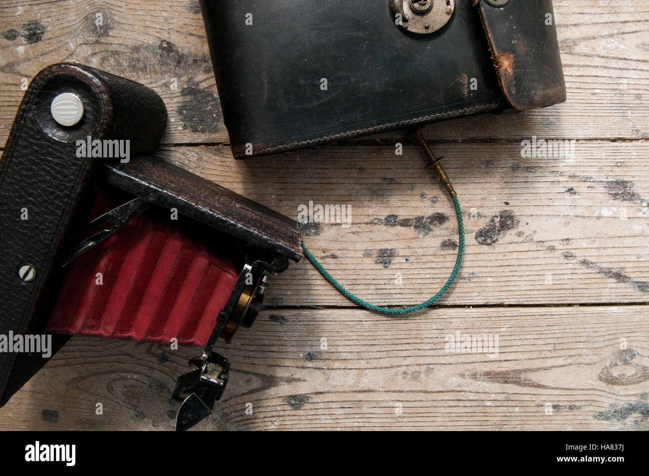 Retro vintage style camera with old fashioned shutter Stock Photo - Alamy