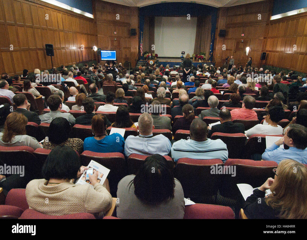 Department human services secretary hi-res stock photography and images ...