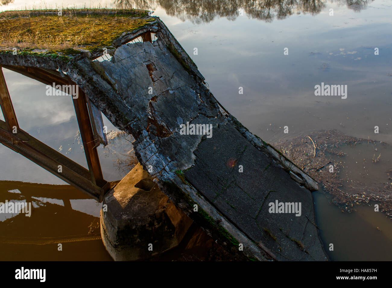 Broken bridge hi-res stock photography and images - Alamy