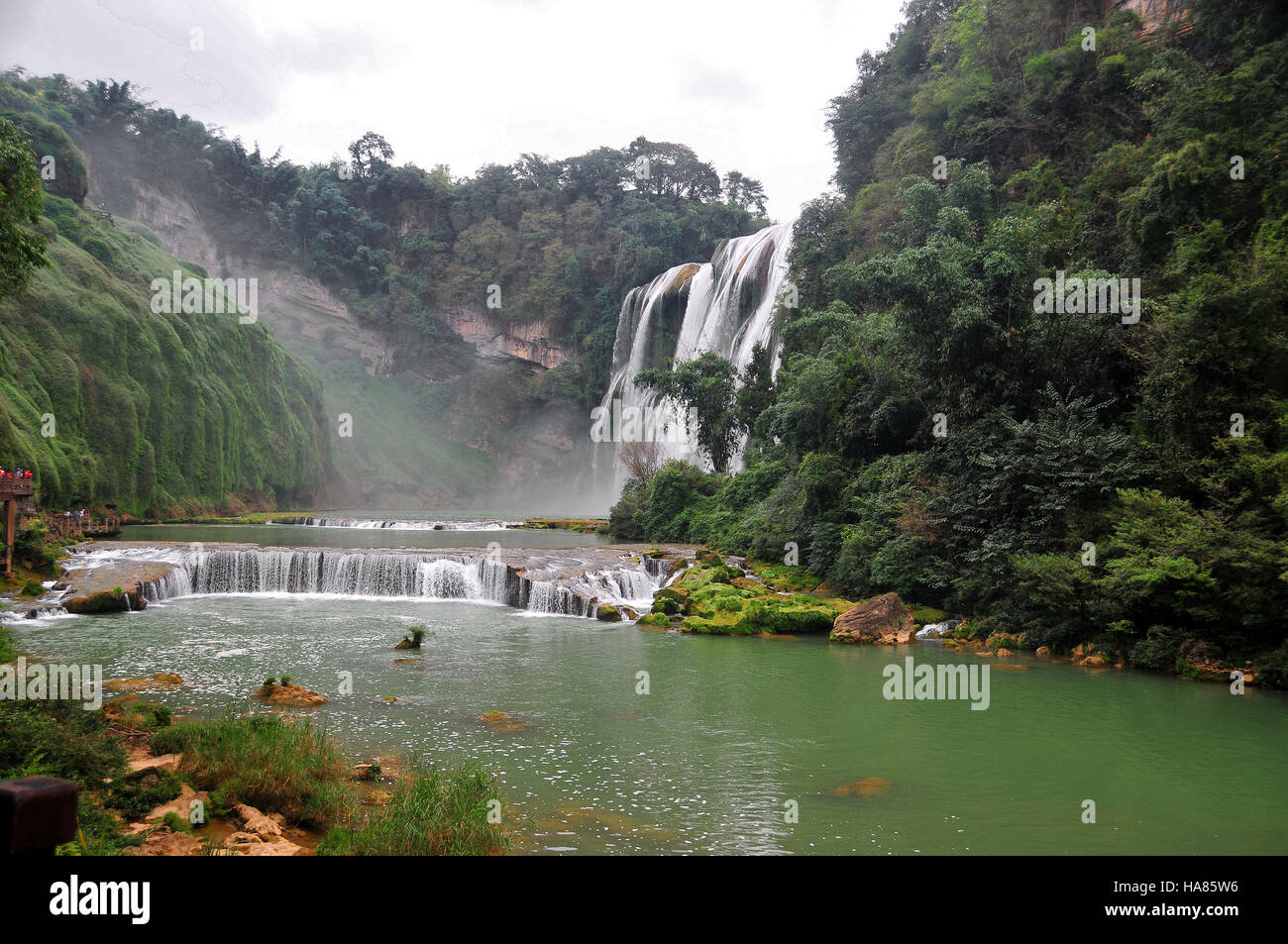 The beautiful Yellow Fruit Tree waterfall (Huangguoshu Waterfall) in ...