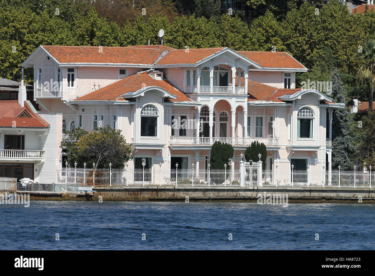 Buildings in Bosphorus Strait, Istanbul City, Turkey Stock Photo - Alamy