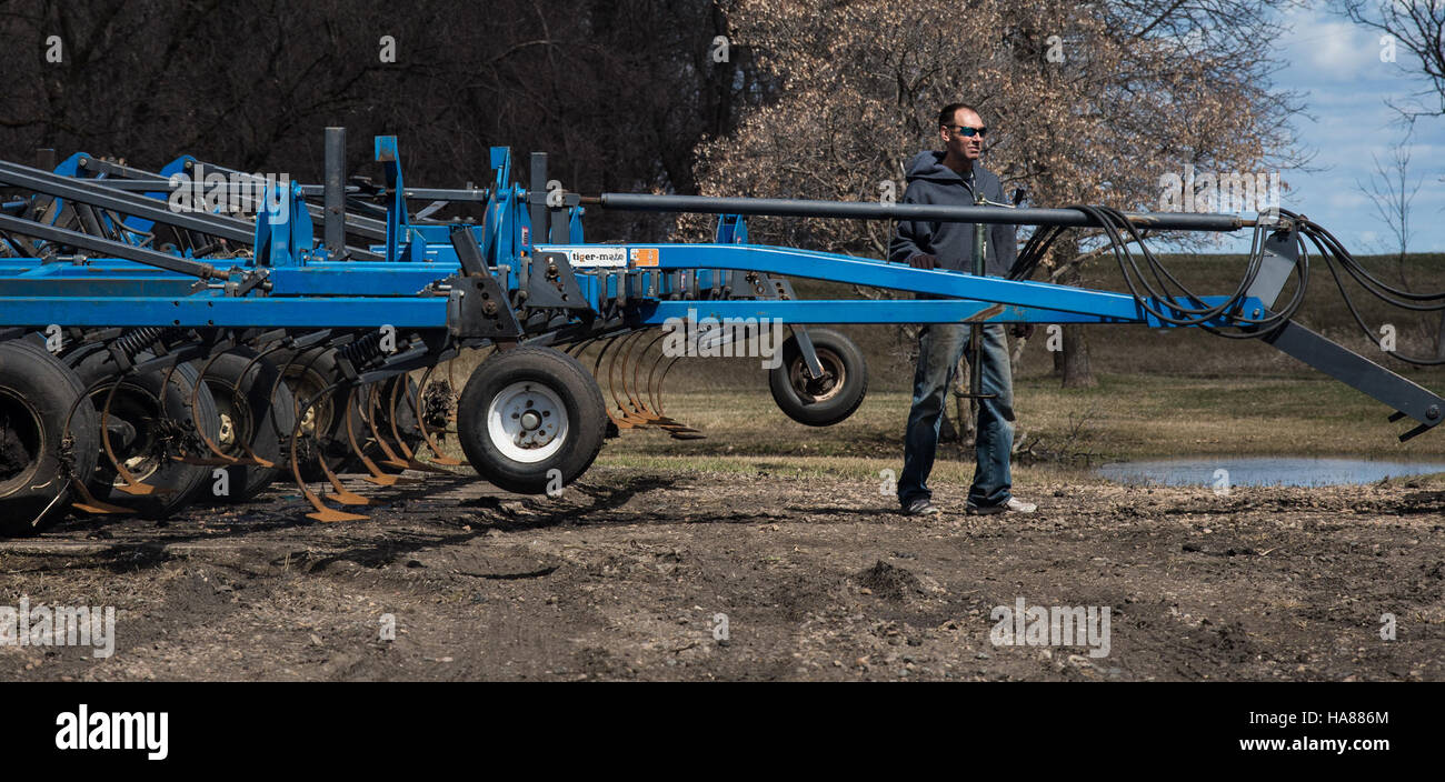 The USDA's Natural Resources Conservation Service works with farmers ...