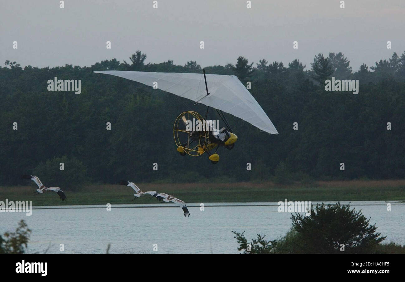 Ultralight aircraft used for bird migration research in the Midwest ...