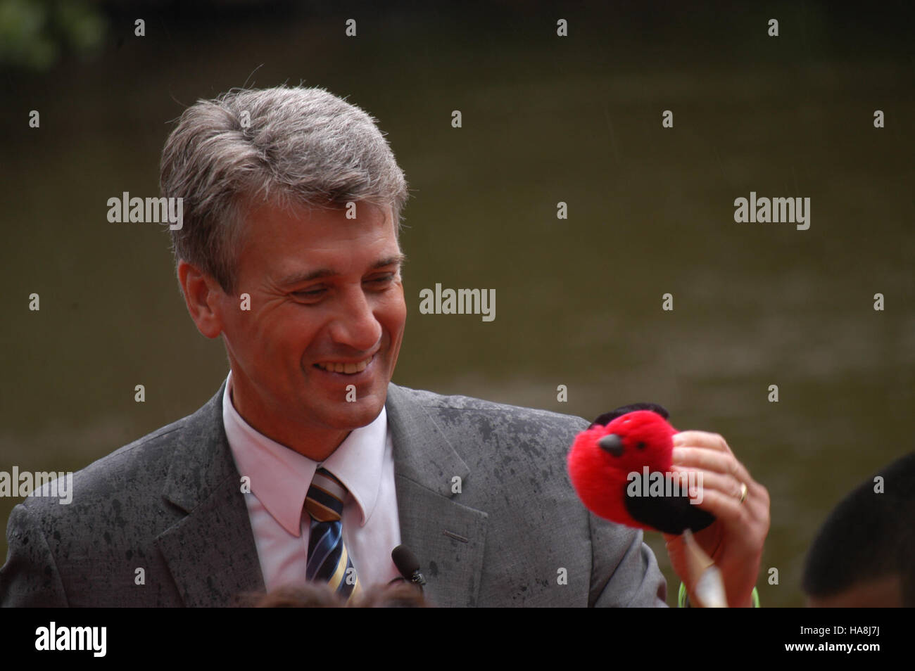 Mayor Rybak identifies a scarlet tanager, a colorful bird species ...