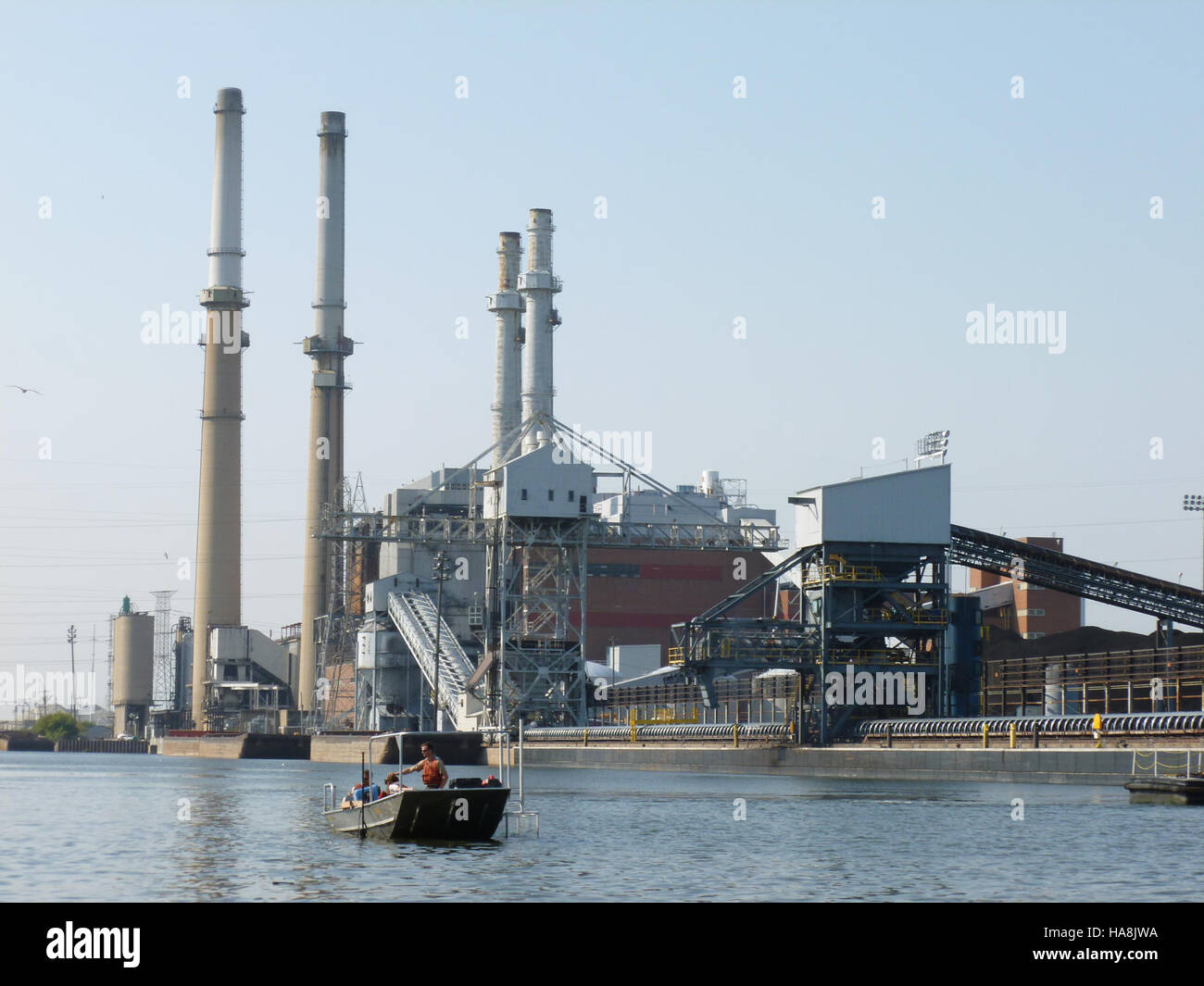 The DIDSON (Dual-Frequency Identification Sonar) technology is used to ...