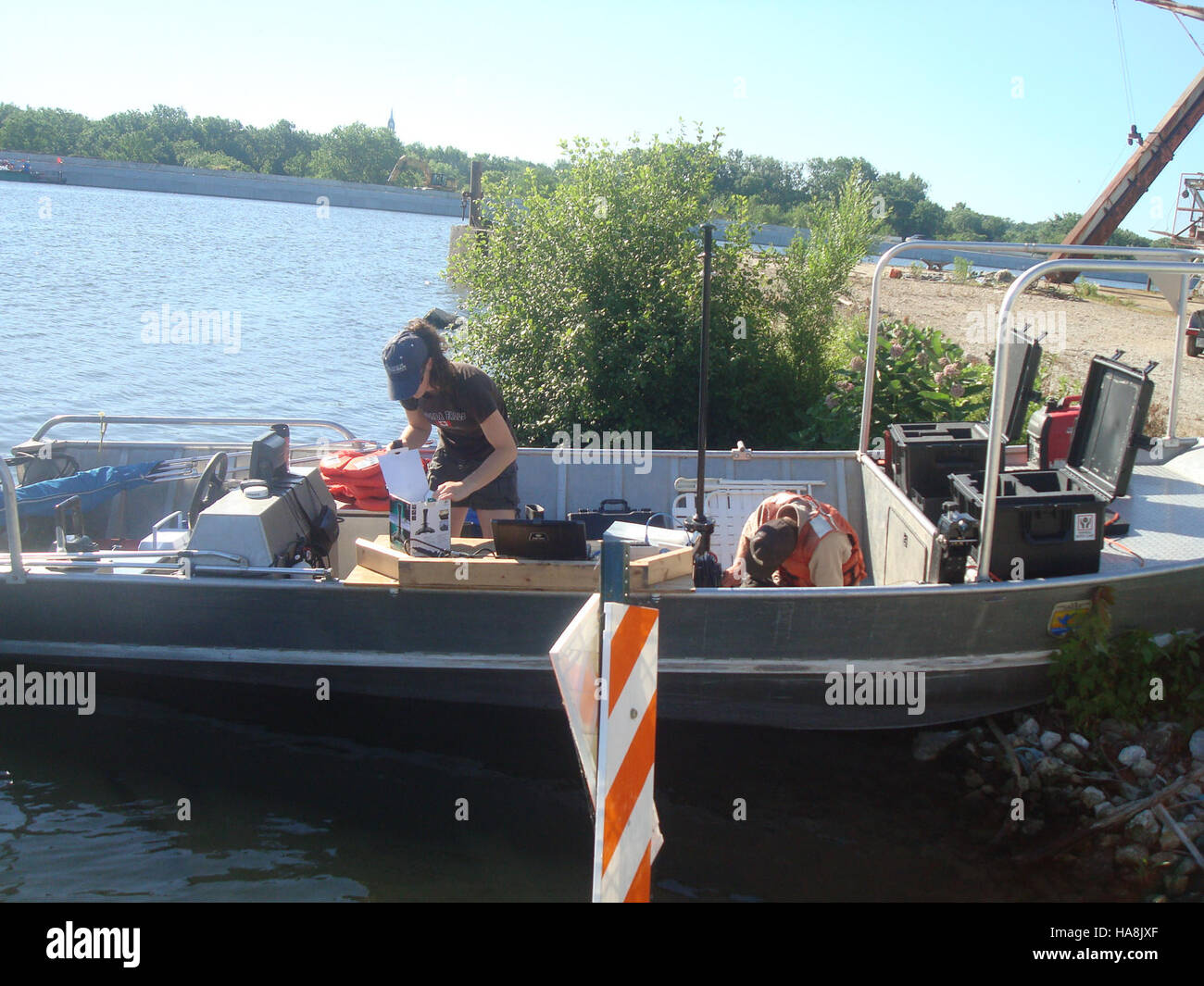 The DIDSON (Dual-Frequency Identification Sonar) system is set up to ...