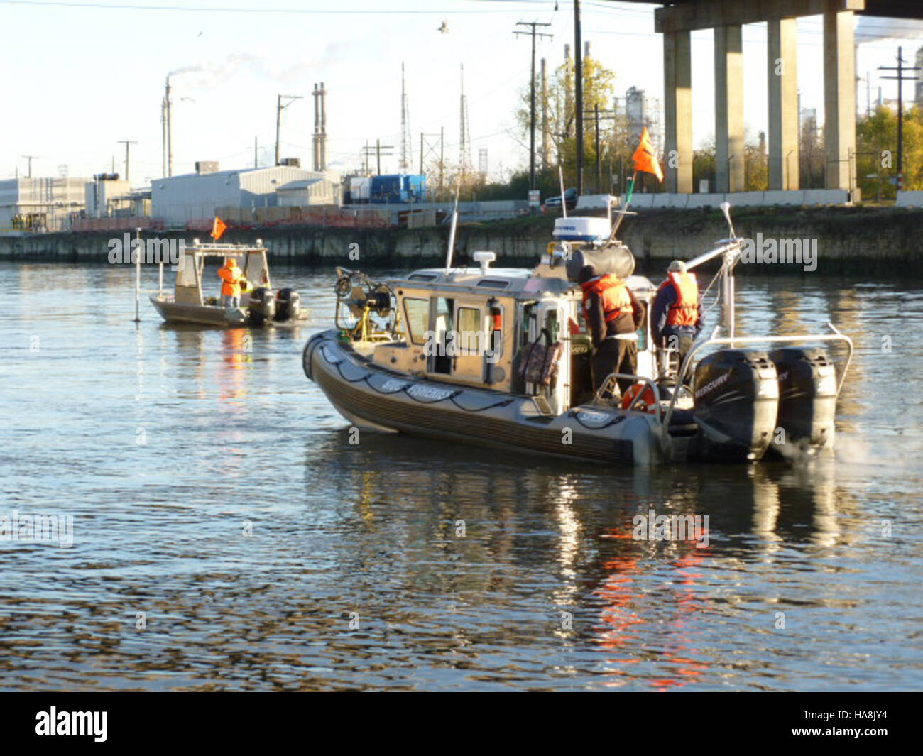 Electric fish barrier hi-res stock photography and images - Alamy