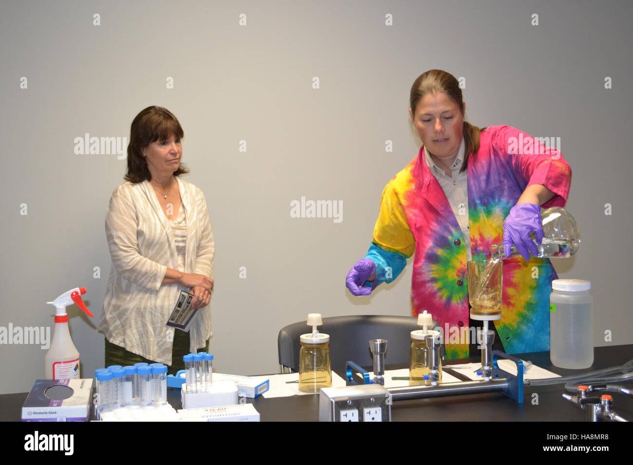 usfwsmidwest 9722218417 Processing eDNA samples Stock Photo - Alamy