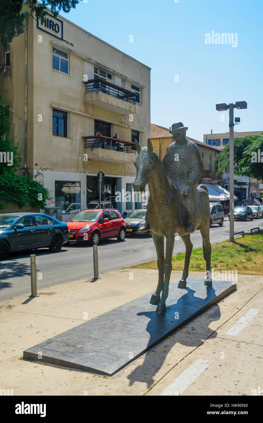 TEL-AVIV, ISRAEL - AUGUST 31, 2016: Street scene of the Rothschild ...