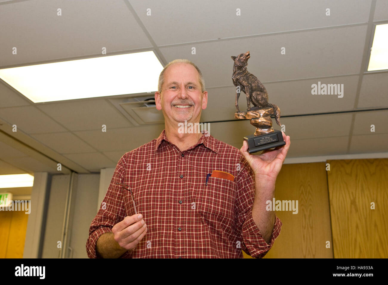 usfwsmtnprairie 5755525814 Ed Bangs Displays His Wolf Statue Stock ...