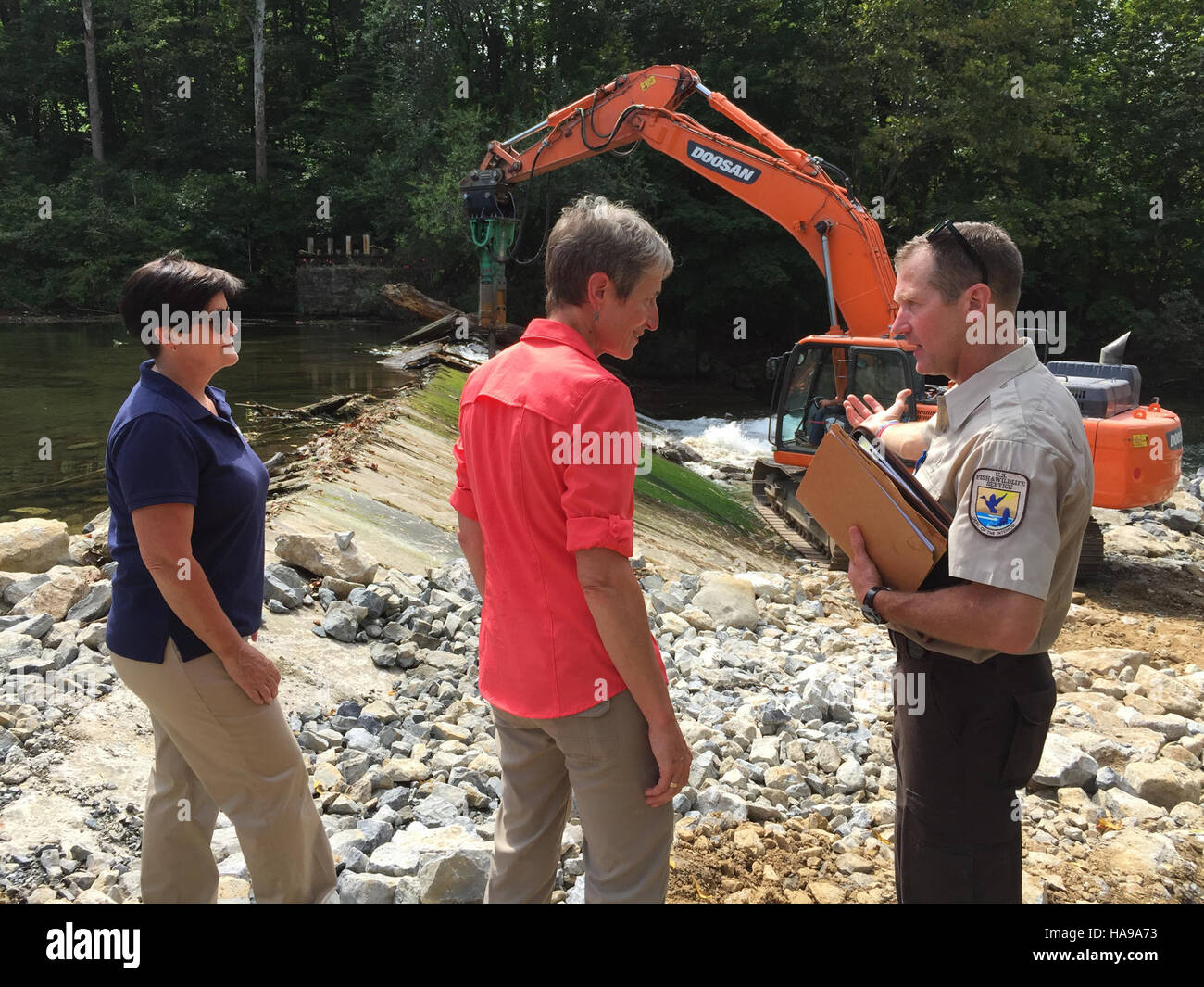 Secretary Jewell of the U.S. Fish and Wildlife Service tours the ...
