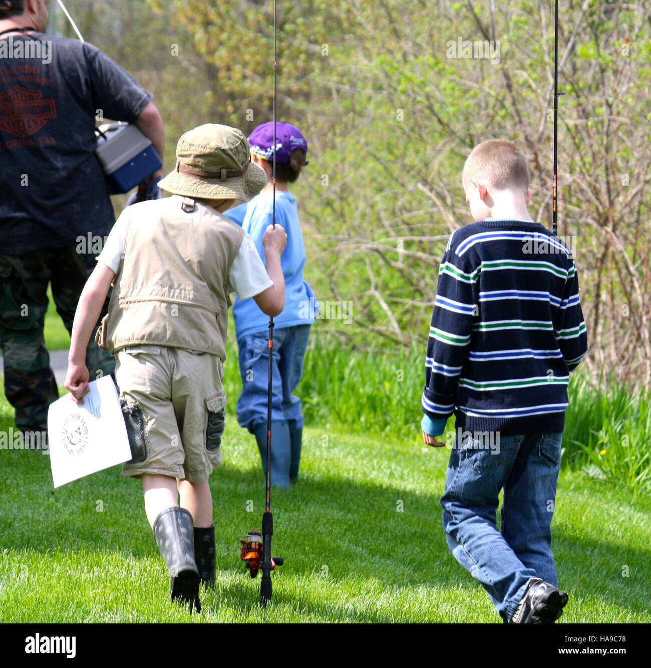 usfwsnortheast 5711119990 Kids carrying their poles Stock Photo - Alamy