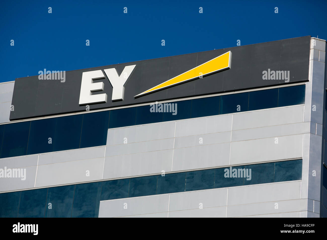 Ey office hi-res stock photography and images - Alamy
