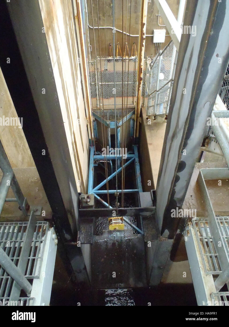 usfwsnortheast 9446865632 Large fish lift on Androscoggin River Stock ...