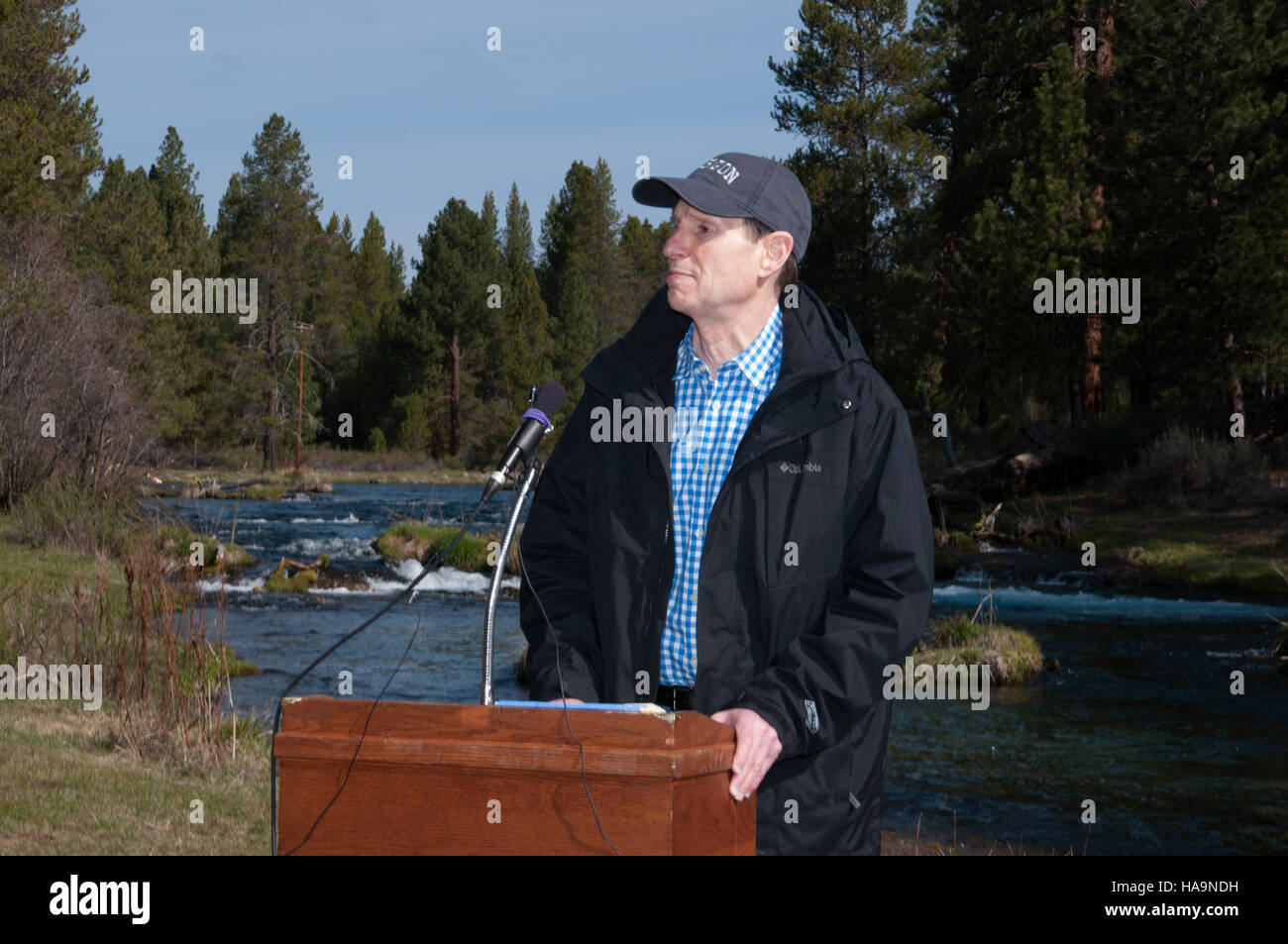 Senator Ron Wyden of Oregon supports national park conservation efforts ...