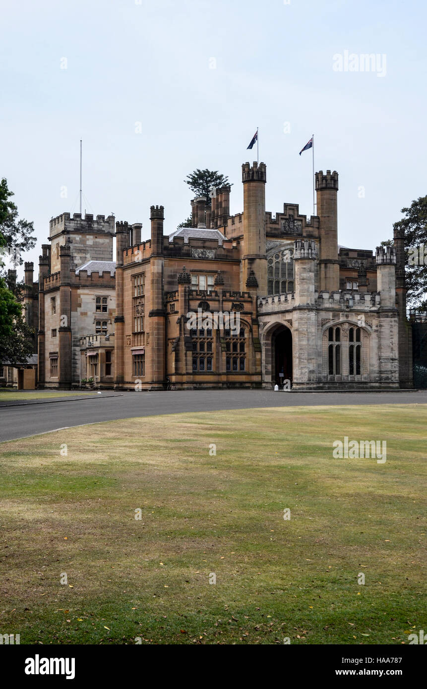 Exterior windows government house hi-res stock photography and images ...