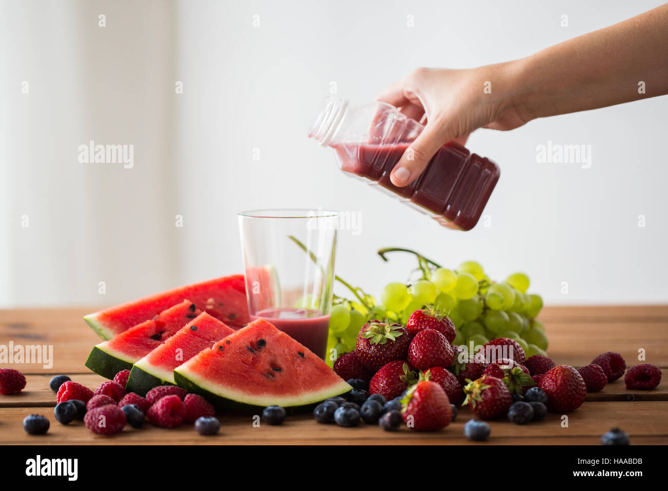 hand pouring fruit juice from bottle to glass Stock Photo - Alamy