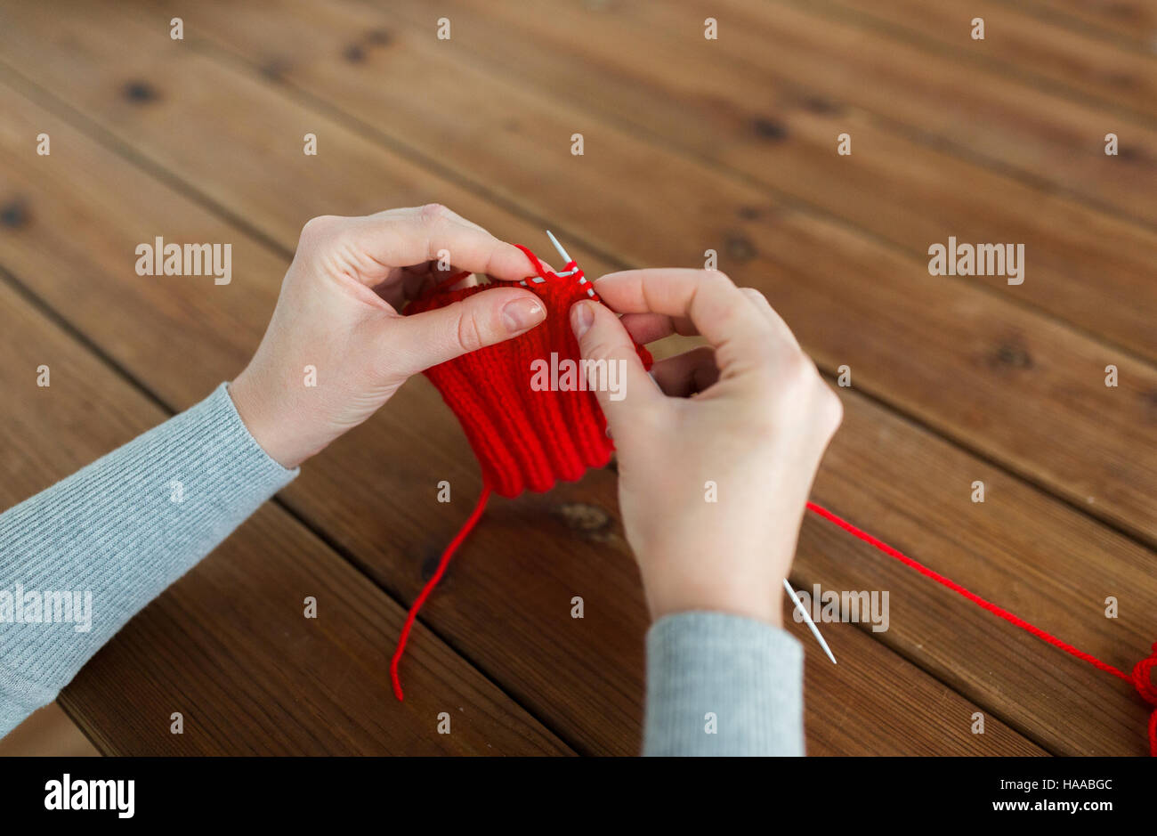 woman hands knitting with needles and yarn Stock Photo - Alamy