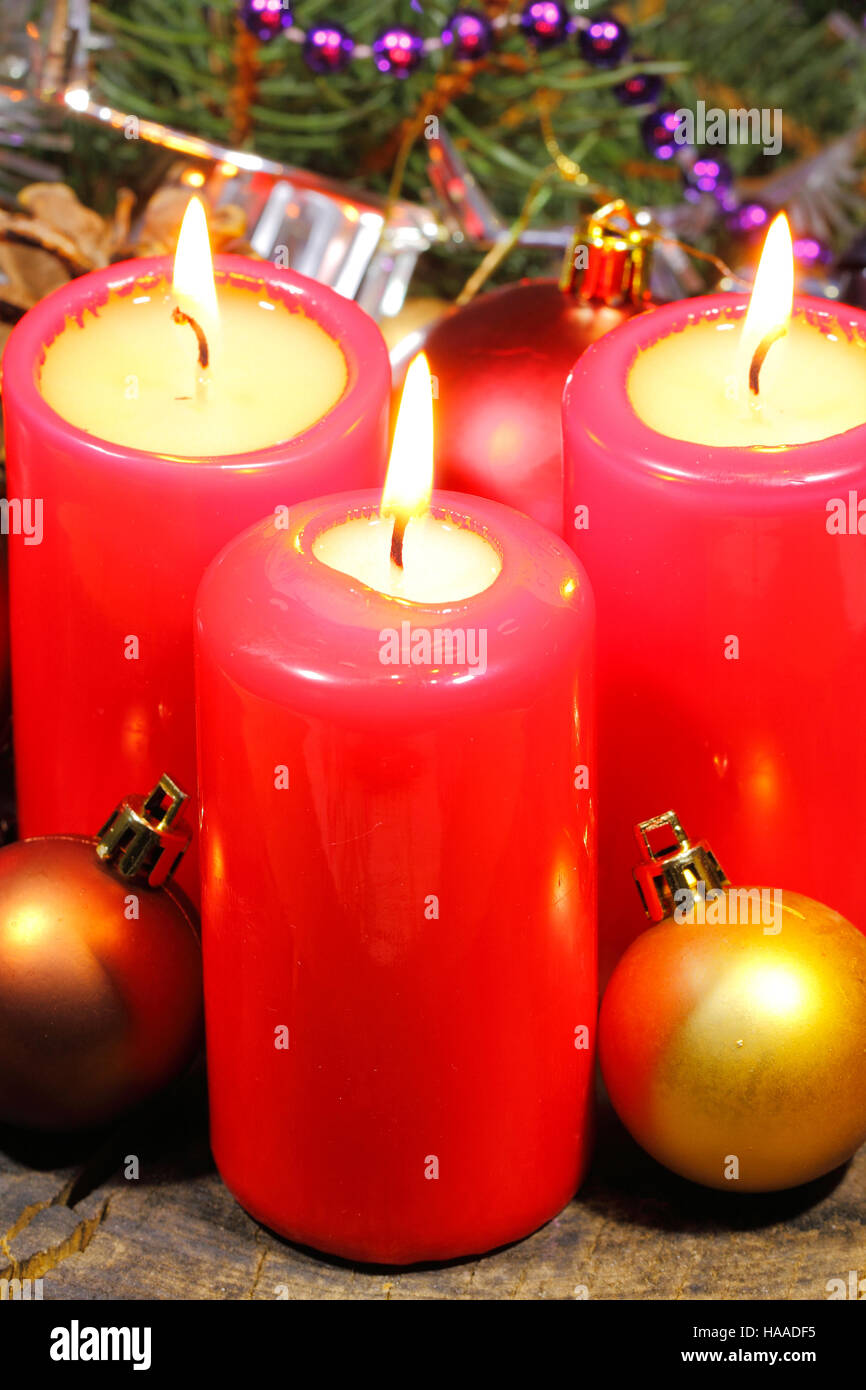 Advent candles with fir green and Christmas decoration Stock Photo - Alamy