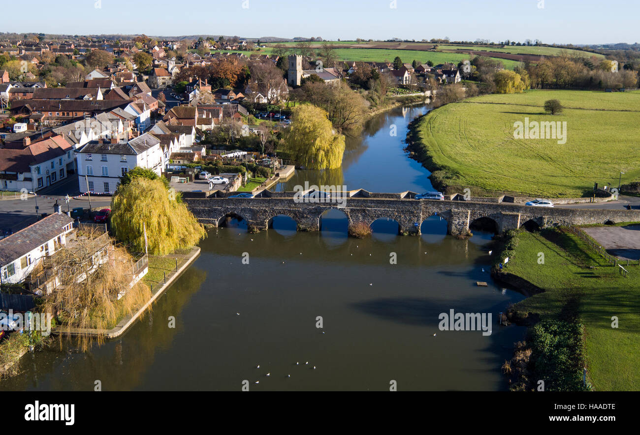 The River Avon running through the Warwickshire village of Bidford upon ...