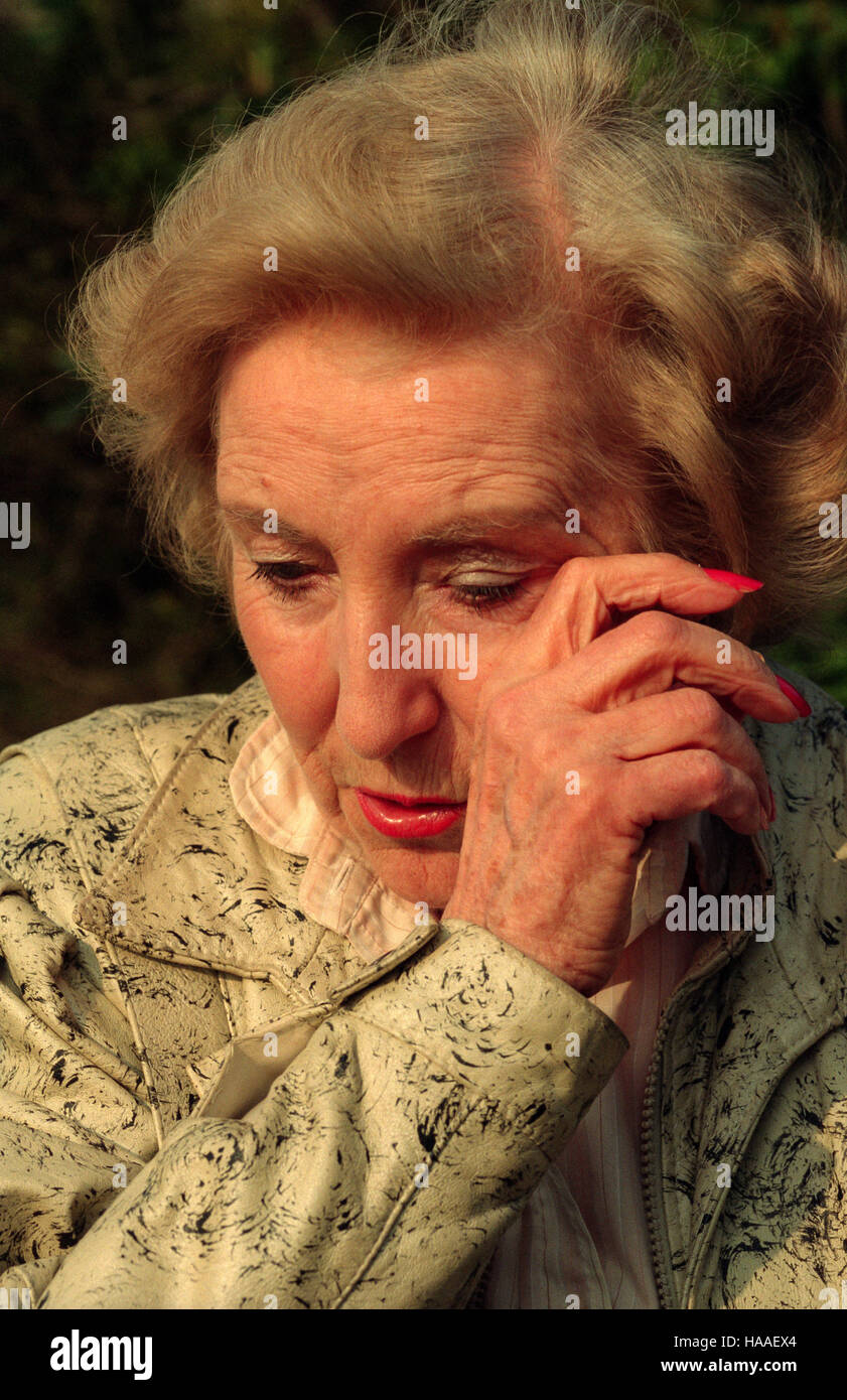 Singer dame vera lynn home hi-res stock photography and images - Alamy